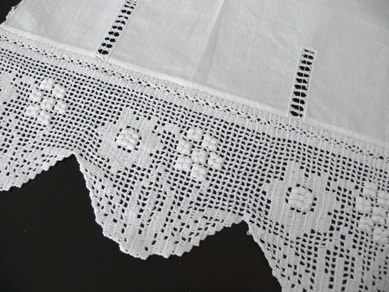 Little curtain with crochet and azure - Naxos Art